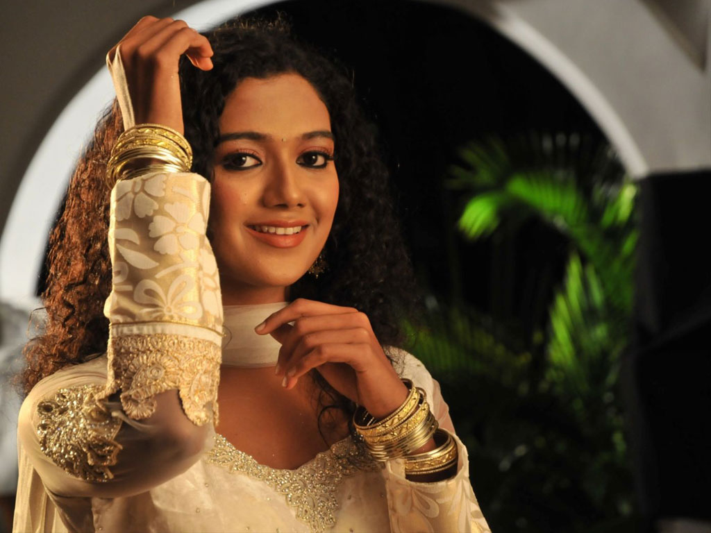 Ennul Aayiram HQ Movie Wallpapers | Ennul Aayiram HD Movie Wallpapers ...