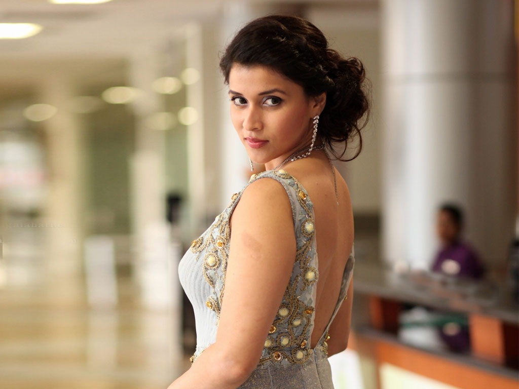 Mannara HQ Wallpapers | Mannara Wallpapers - 28417 - Oneindia Wallpapers