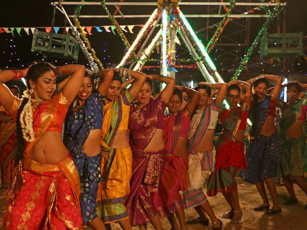 Oyee HQ Movie Wallpapers | Oyee HD Movie Wallpapers - 29805 - Oneindia ...