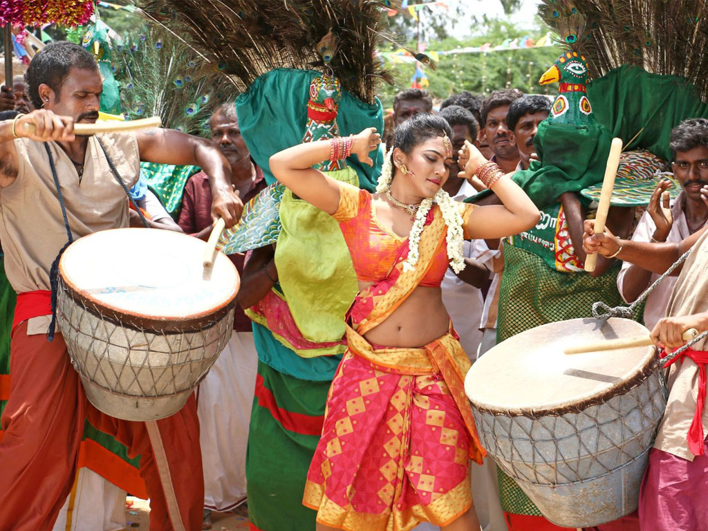 Oyee HQ Movie Wallpapers | Oyee HD Movie Wallpapers - 29805 - Oneindia ...