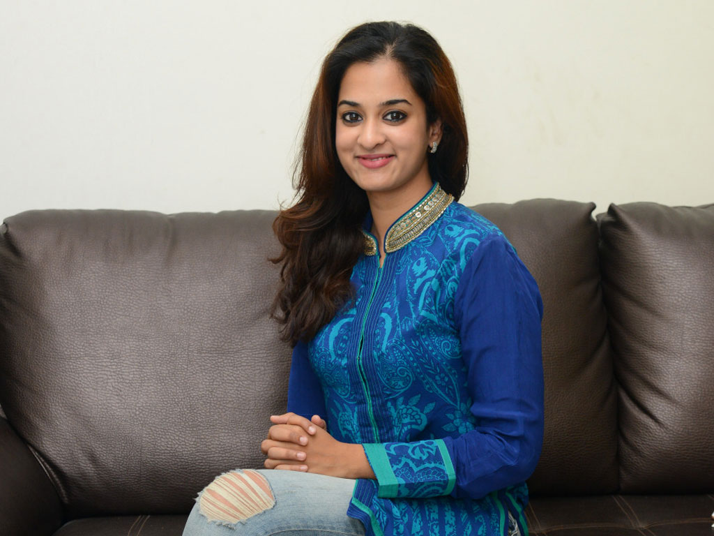 Nanditha HQ Wallpapers | Nanditha Wallpapers - 31061 - Oneindia Wallpapers