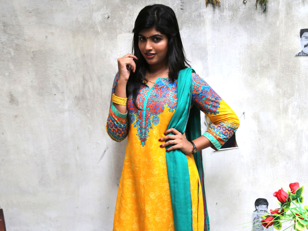 Naina Sarwar HQ Wallpapers | Naina Sarwar Wallpapers - 34019 - Oneindia ...