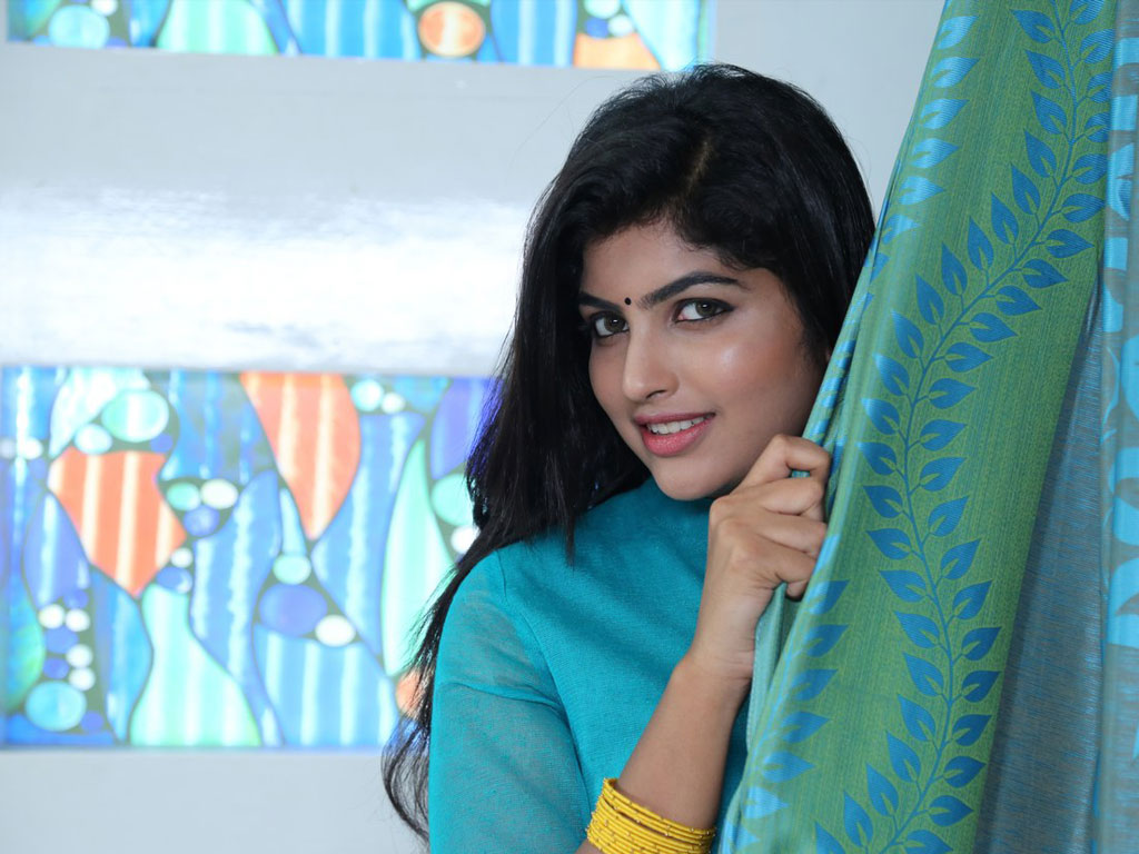 Naina Sarwar HQ Wallpapers | Naina Sarwar Wallpapers - 34008 - Oneindia ...