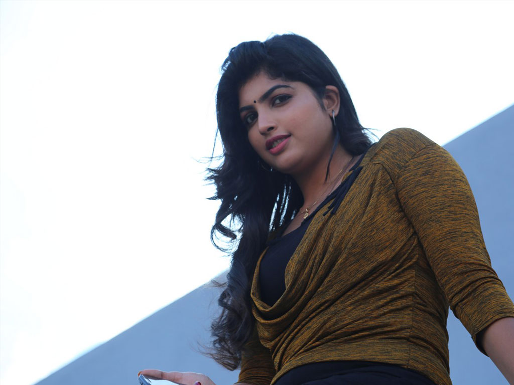 Naina Sarwar HQ Wallpapers | Naina Sarwar Wallpapers - 34010 - Oneindia ...