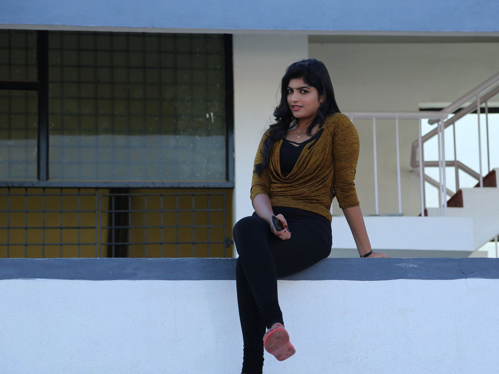 Naina Sarwar HQ Wallpapers | Naina Sarwar Wallpapers - 34012 - Oneindia ...