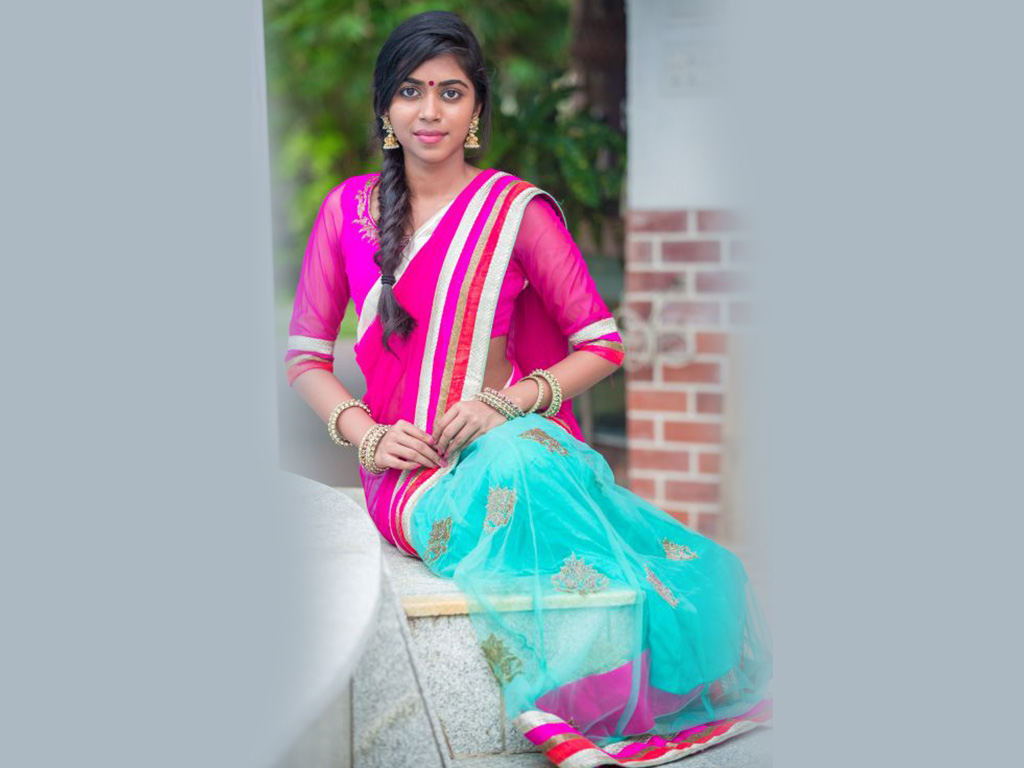 Lovelyn HQ Wallpapers | Lovelyn Wallpapers - 35214 - Oneindia Wallpapers