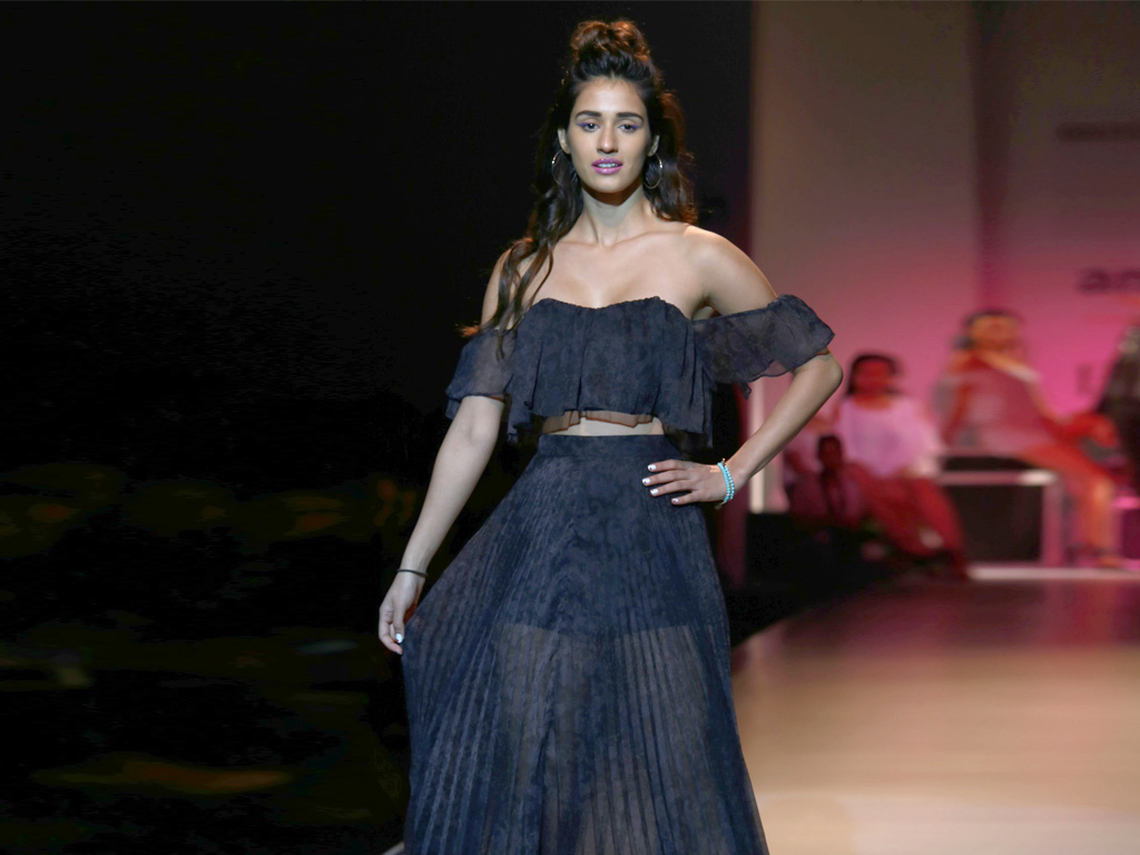 Disha Patani HQ Wallpapers | Disha Patani Wallpapers - 35735 - Oneindia ...