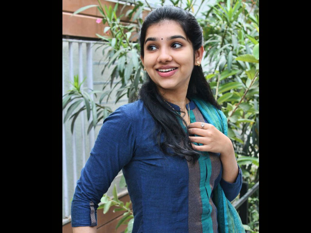 Adithi HQ Wallpapers | Adithi Wallpapers - 36437 - Oneindia Wallpapers