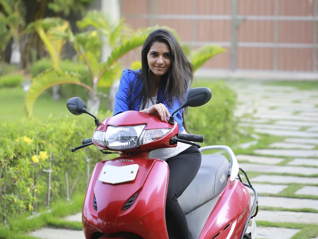 Ashwathy Ravikumar HQ Wallpapers | Ashwathy Ravikumar Wallpapers ...