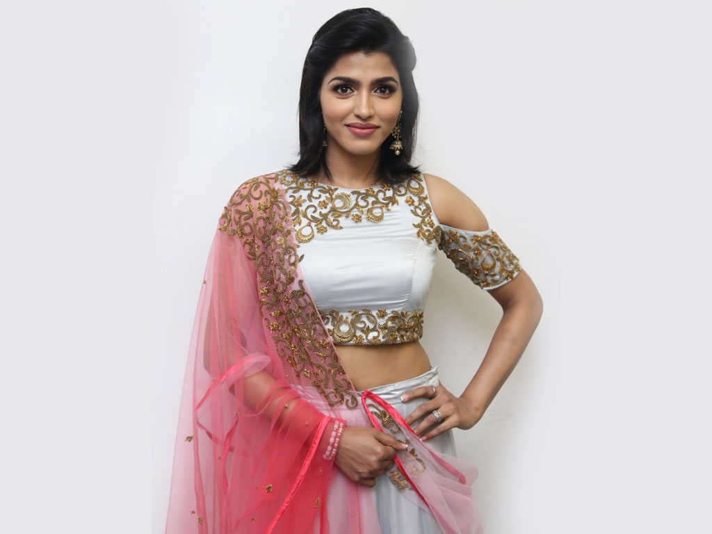 Dhansika HQ Wallpapers | Dhansika Wallpapers - 36432 - Oneindia Wallpapers