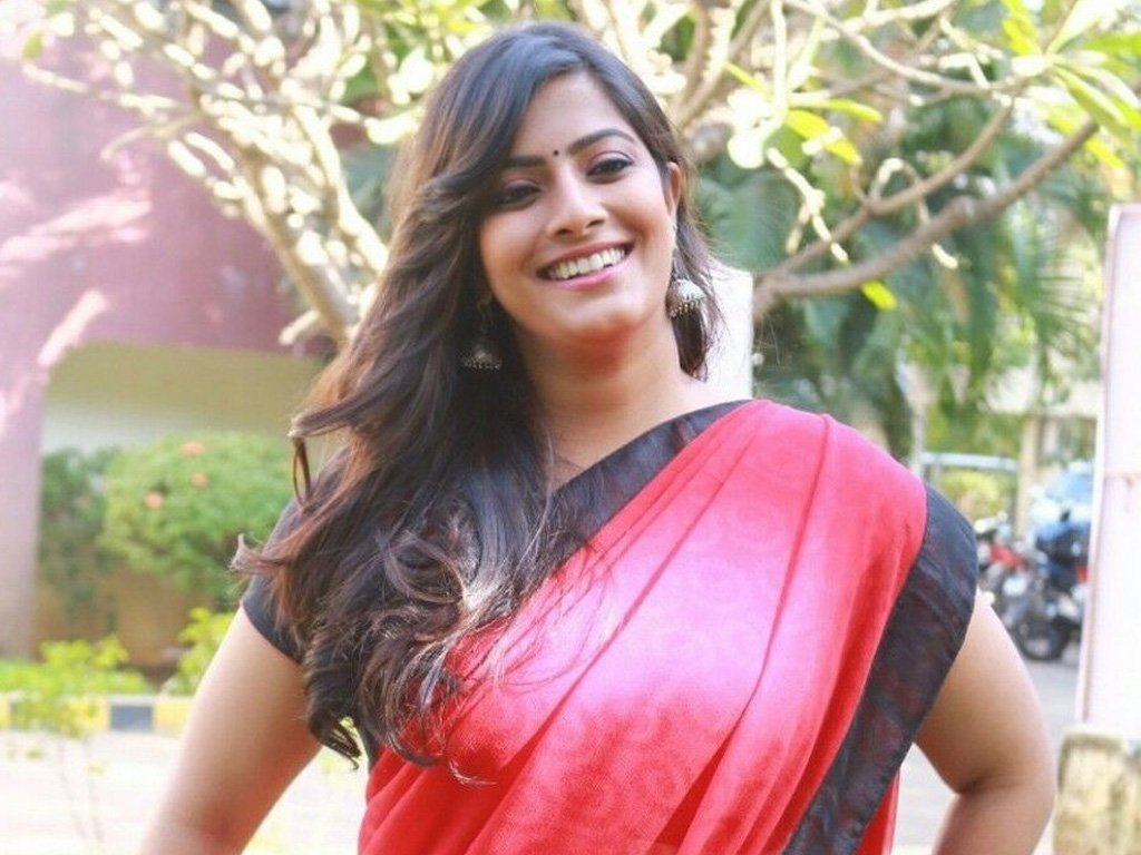 Varalaxmi Sarathkumar HQ Wallpapers | Varalaxmi Sarathkumar Wallpapers ...