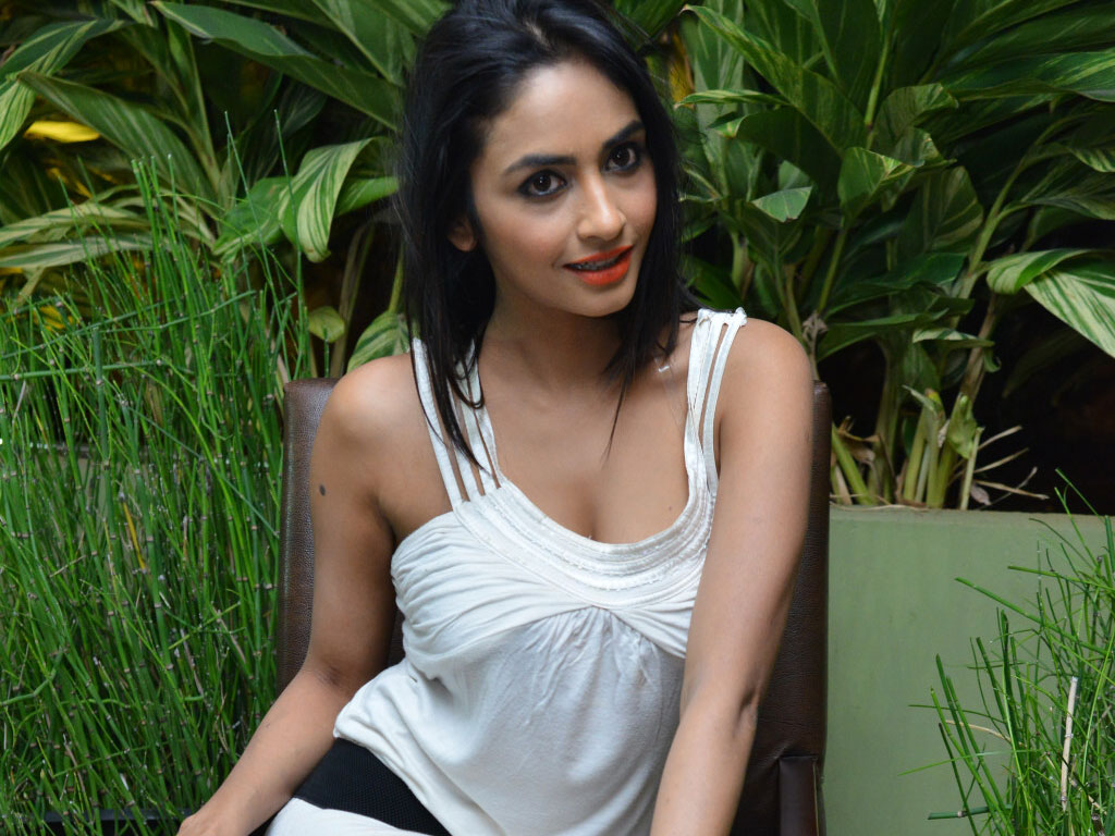 Pooja Sri HQ Wallpapers | Pooja Sri Wallpapers - 36690 - Oneindia ...