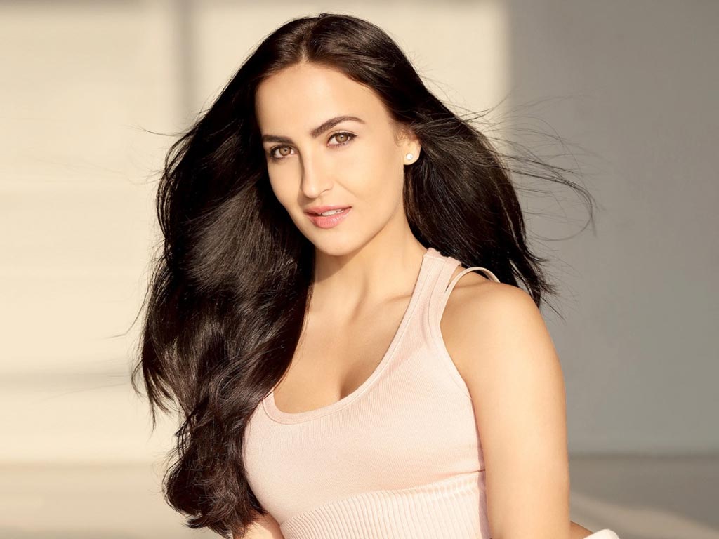 Elli Avram's Height, Husband, Boyfriend, Net Worth – Biography
