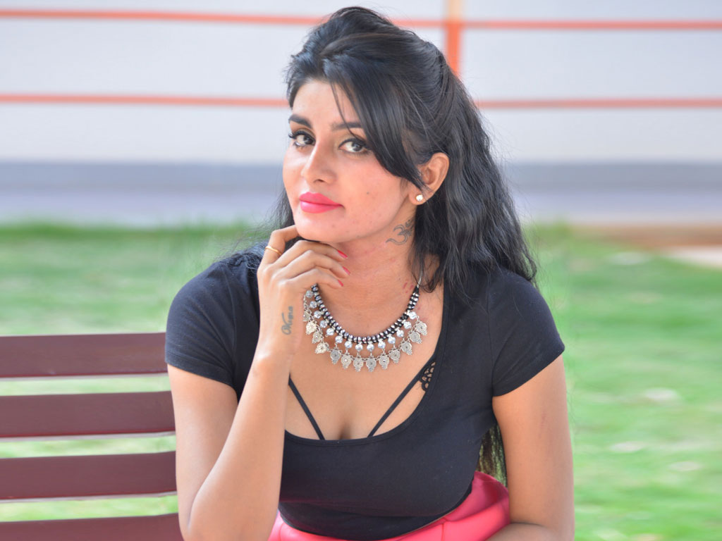 Harini HQ Wallpapers | Harini Wallpapers - 36879 - Oneindia Wallpapers