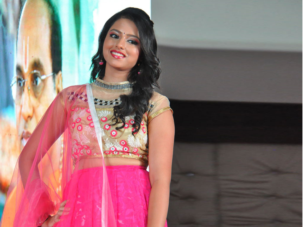 Geeta Anjali HQ Wallpapers | Geeta Anjali Wallpapers - 37785 - Oneindia ...