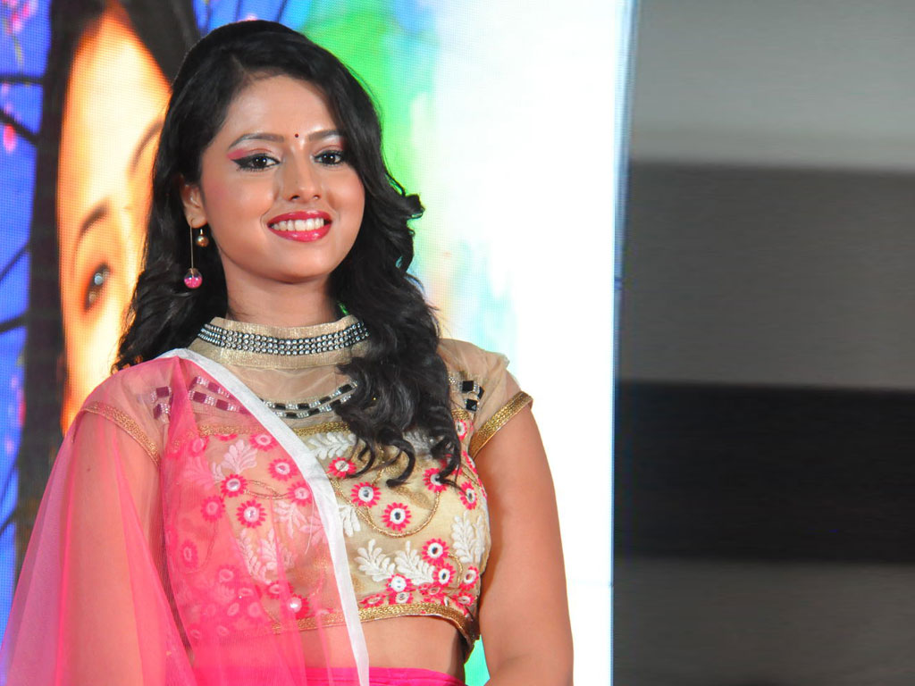 Geeta Anjali HQ Wallpapers | Geeta Anjali Wallpapers - 37785 - Oneindia ...