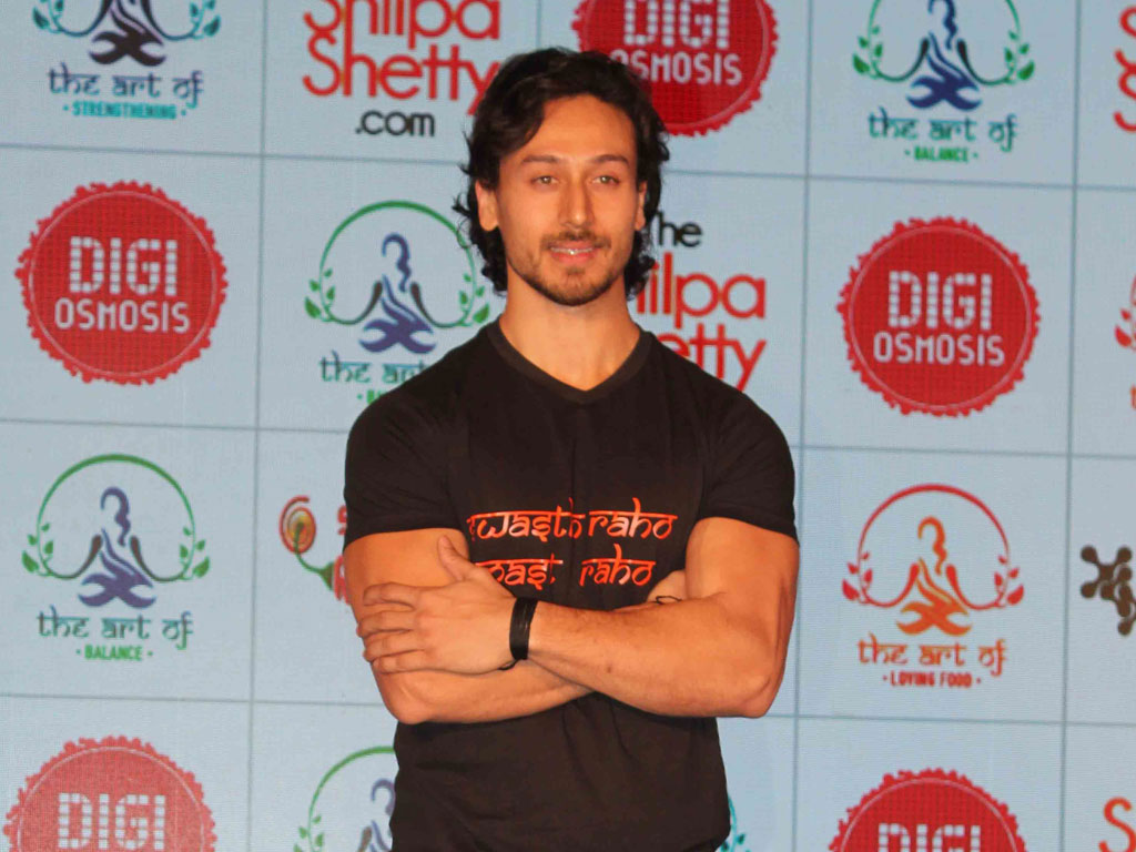 Tiger Shroff HQ Wallpapers | Tiger Shroff Wallpapers - 37675 - Oneindia ...