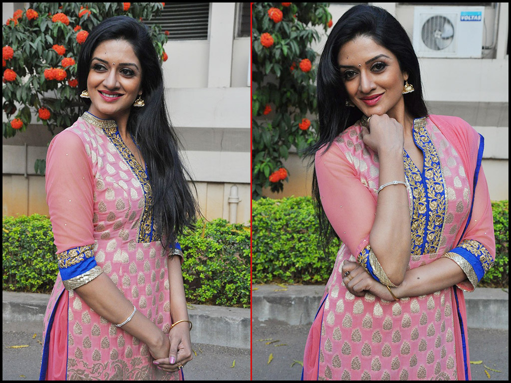 Vimala Raman HQ Wallpapers | Vimala Raman Wallpapers - 37609 - Oneindia ...
