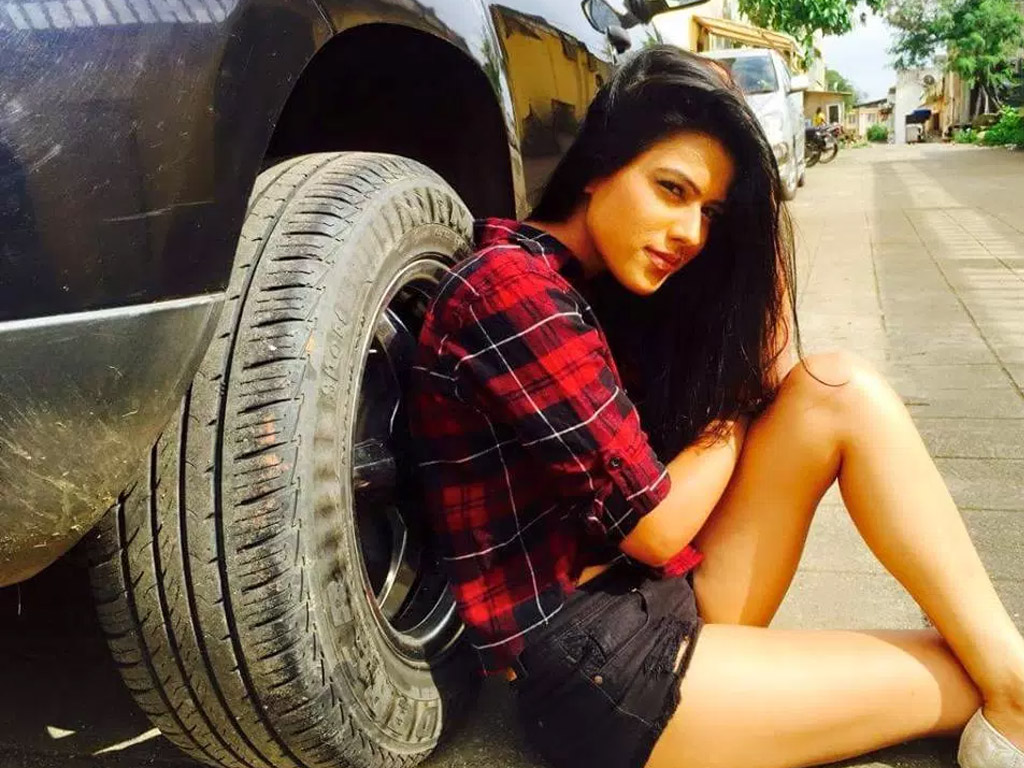 Nia Sharma HQ Wallpapers | Nia Sharma Wallpapers - 38217 - Oneindia ...