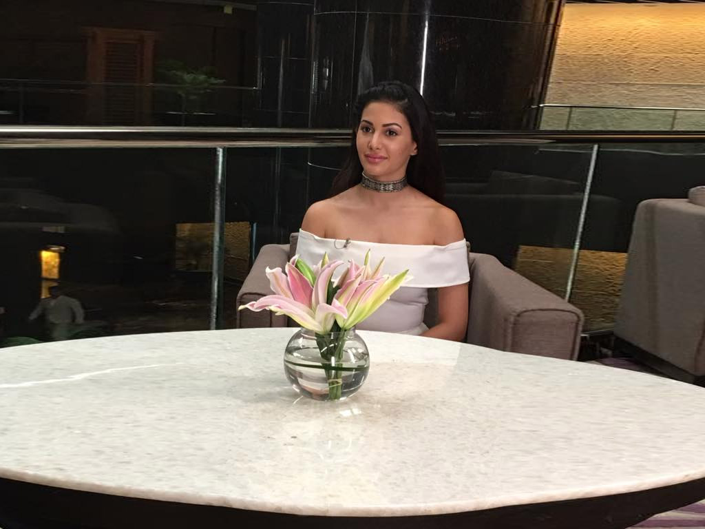 Amyra Dastur HQ Wallpapers | Amyra Dastur Wallpapers - 38378 - Oneindia ...