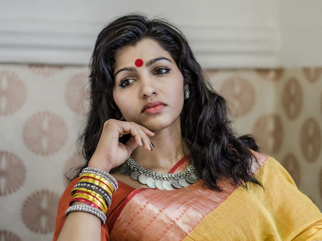Dhansika HQ Wallpapers | Dhansika Wallpapers - 38683 - Oneindia Wallpapers