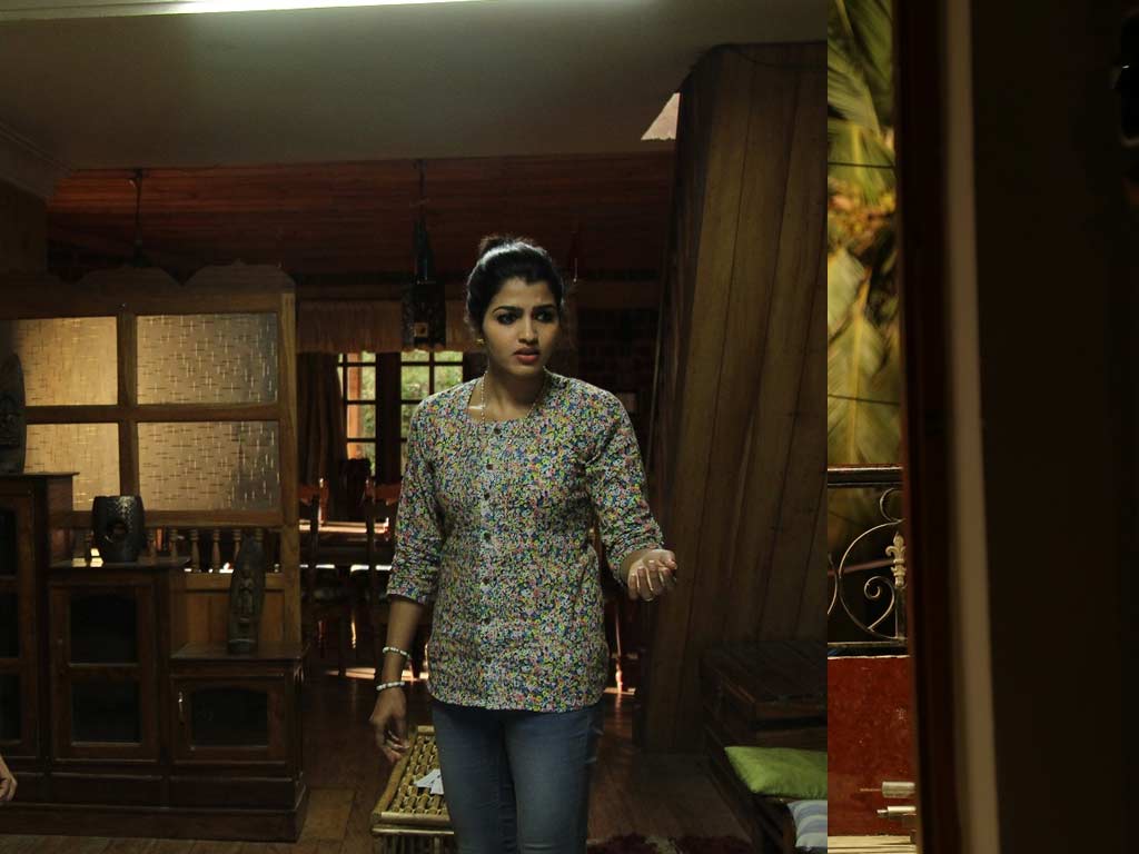 Dhansika HQ Wallpapers | Dhansika Wallpapers - 38983 - Oneindia Wallpapers