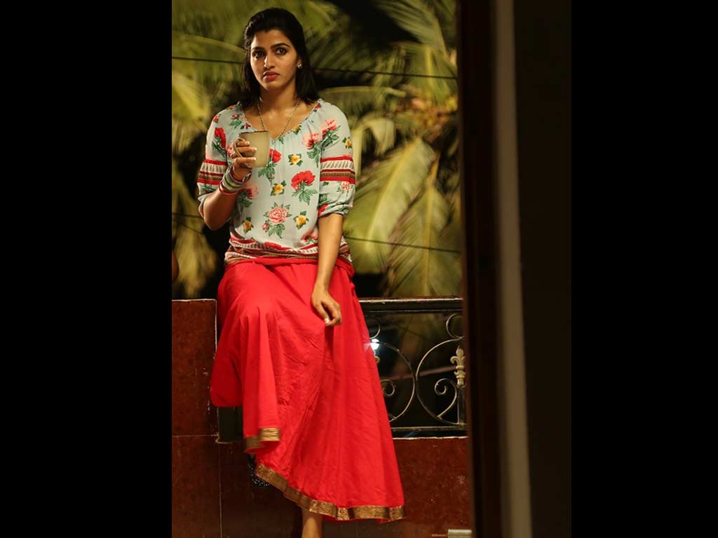 Dhansika HQ Wallpapers | Dhansika Wallpapers - 38984 - Oneindia Wallpapers