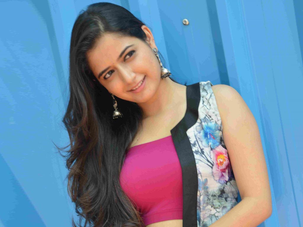 Ashika HQ Wallpapers | Ashika Wallpapers - 40670 - Oneindia Wallpapers