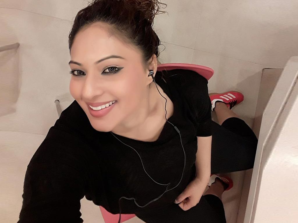 Nikesha Patel HQ Wallpapers | Nikesha Patel Wallpapers - 40227 - Oneindia Wallpapers