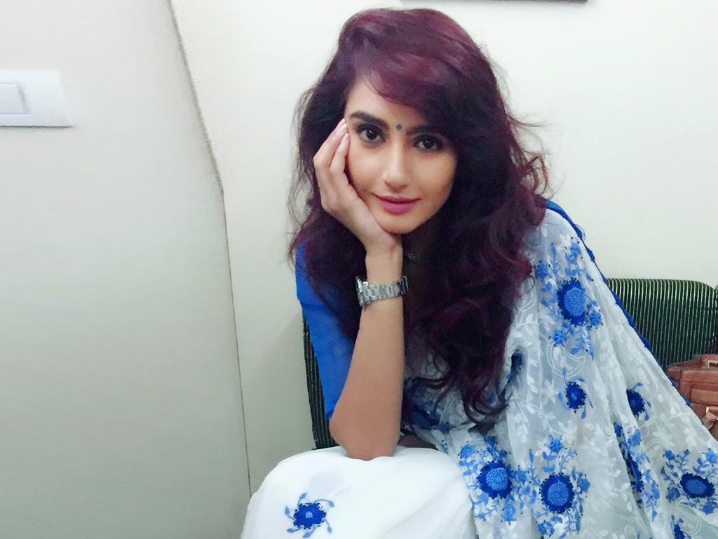 Ragini Dwivedi HQ Wallpapers | Ragini Dwivedi Wallpapers - 40942 ...