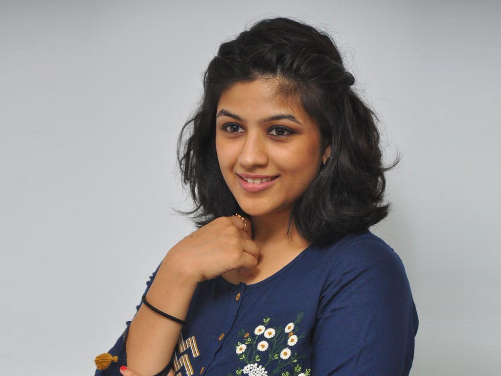 Supriya HQ Wallpapers | Supriya Wallpapers - 39571 - Oneindia Wallpapers