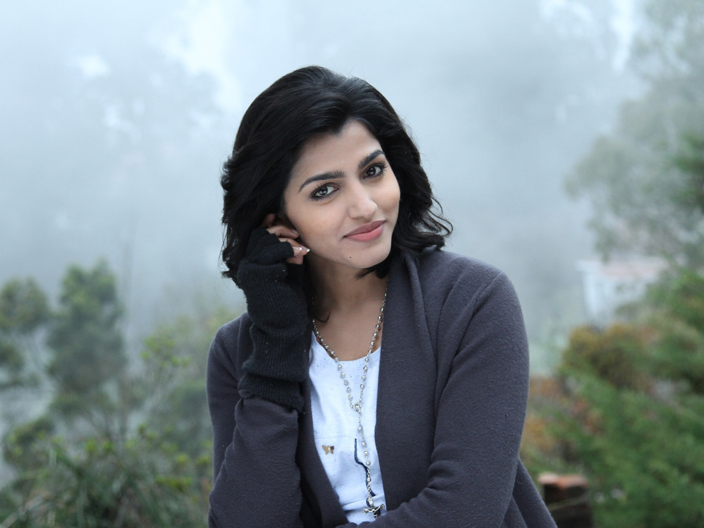 Dhansika HQ Wallpapers | Dhansika Wallpapers - 41942 - Oneindia Wallpapers