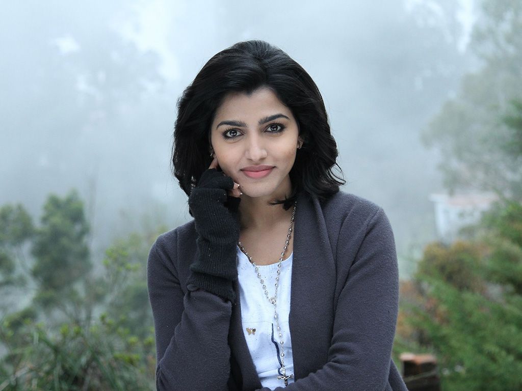 Dhansika HQ Wallpapers | Dhansika Wallpapers - 41943 - Oneindia Wallpapers