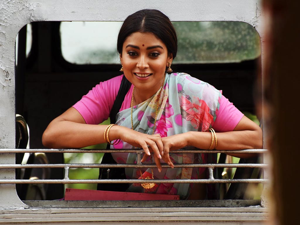 Shriya Saran HQ Wallpapers | Shriya Saran Wallpapers - 42384 - Oneindia ...