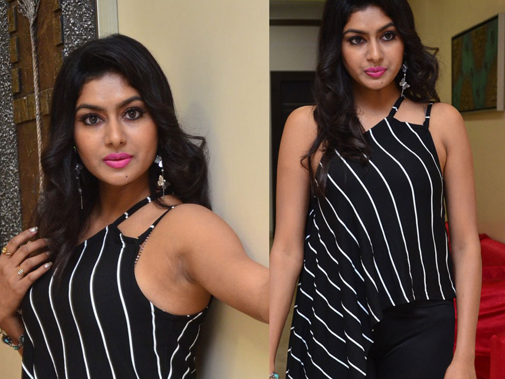 Sai Akshatha HQ Wallpapers | Sai Akshatha Wallpapers - 43275 - Oneindia ...