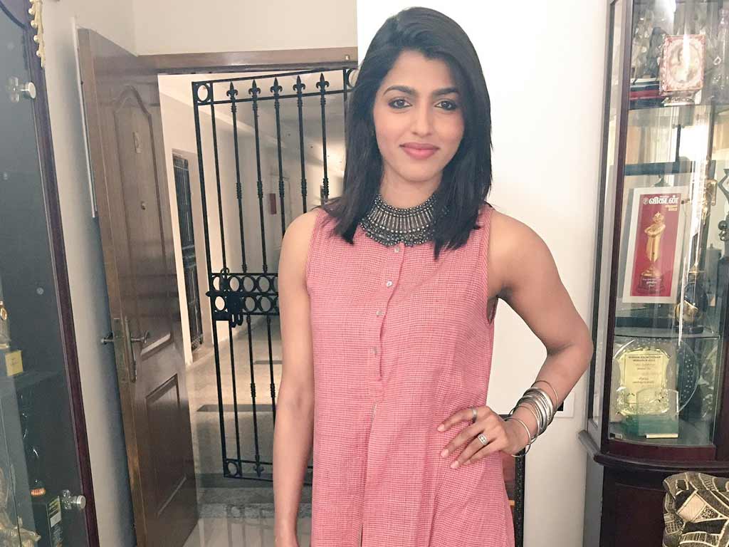 Dhansika HQ Wallpapers | Dhansika Wallpapers - 43697 - Oneindia Wallpapers