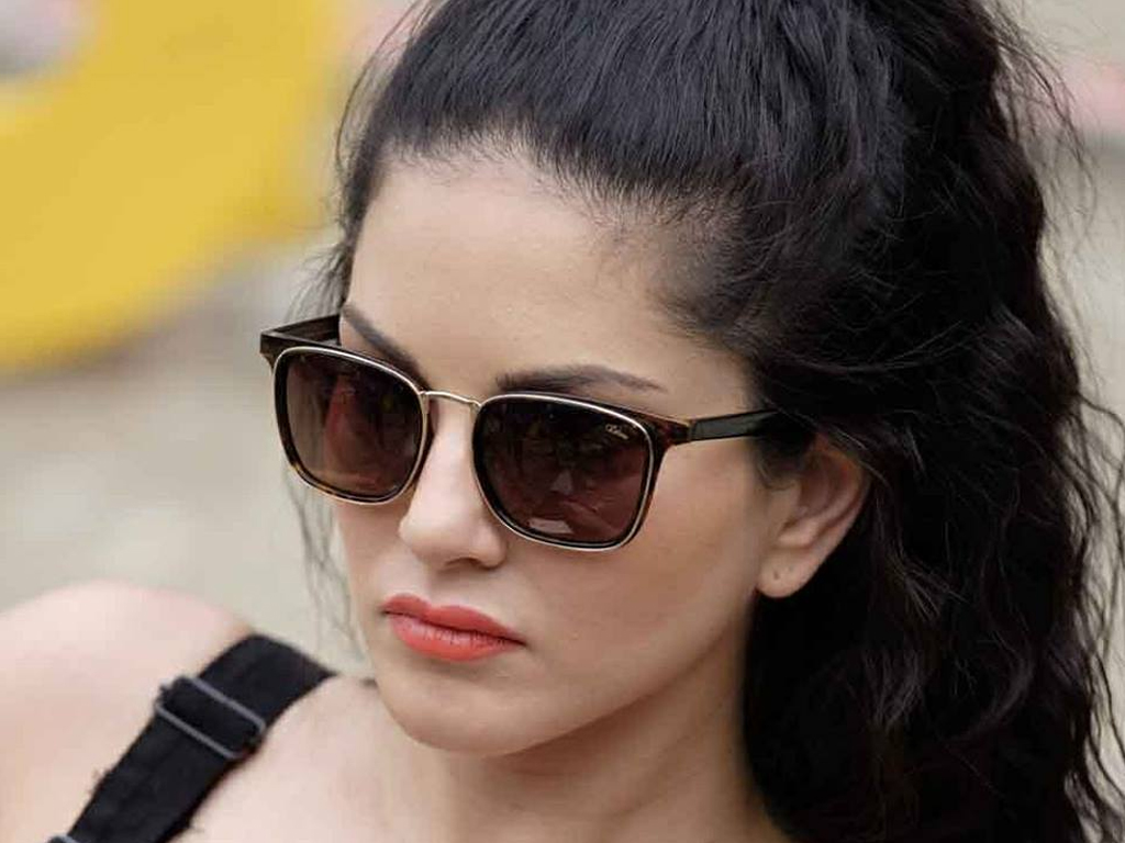 Sunny Leone HQ Wallpapers | Sunny Leone Wallpapers - 43048 - Oneindia ...