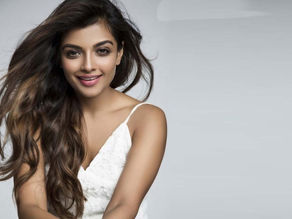 Ashna Zaveri HQ Wallpapers | Ashna Zaveri Wallpapers - 44727 - Oneindia ...