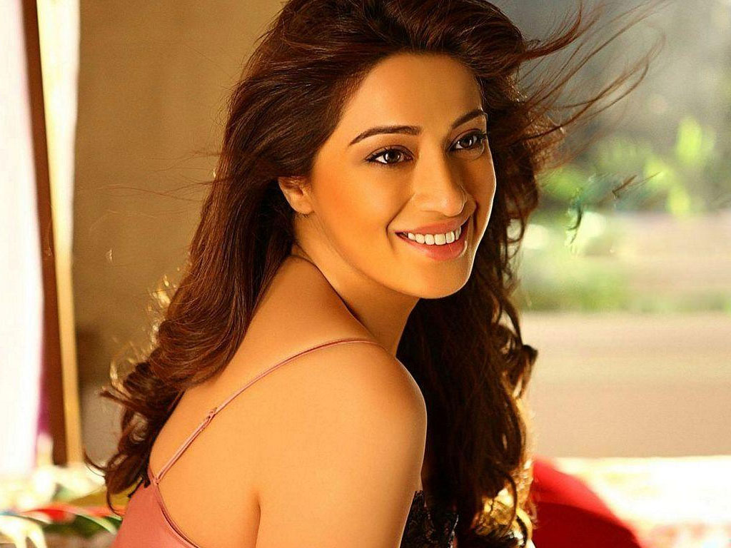 Raai Laxmi HQ Wallpapers | Raai Laxmi Wallpapers - 45694 - Oneindia ...