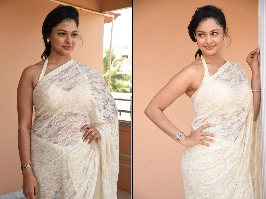 Pooja Kumar HQ Wallpapers | Pooja Kumar Wallpapers - 46502 - Oneindia Wallpapers