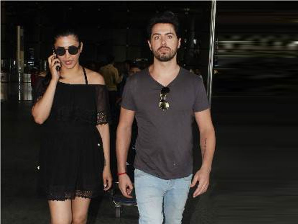 Shruti Haasan With Her Boyfriend HQ Wallpapers | Shruti Haasan With Her ...