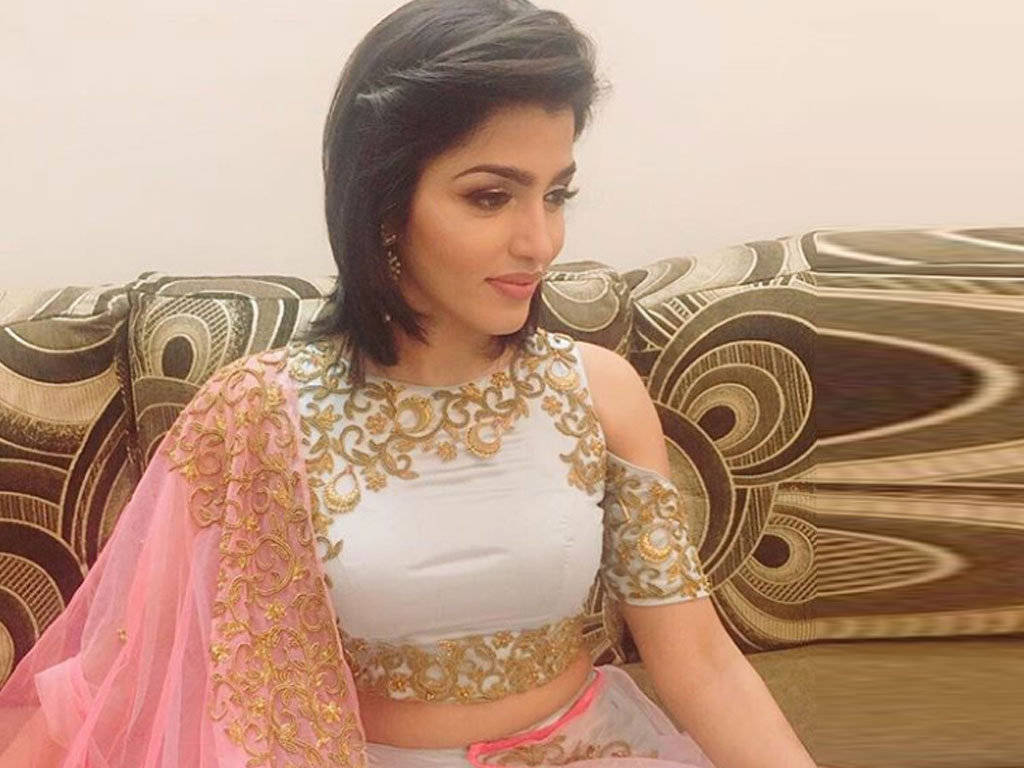 Dhansika HQ Wallpapers | Dhansika Wallpapers - 48913 - Oneindia Wallpapers