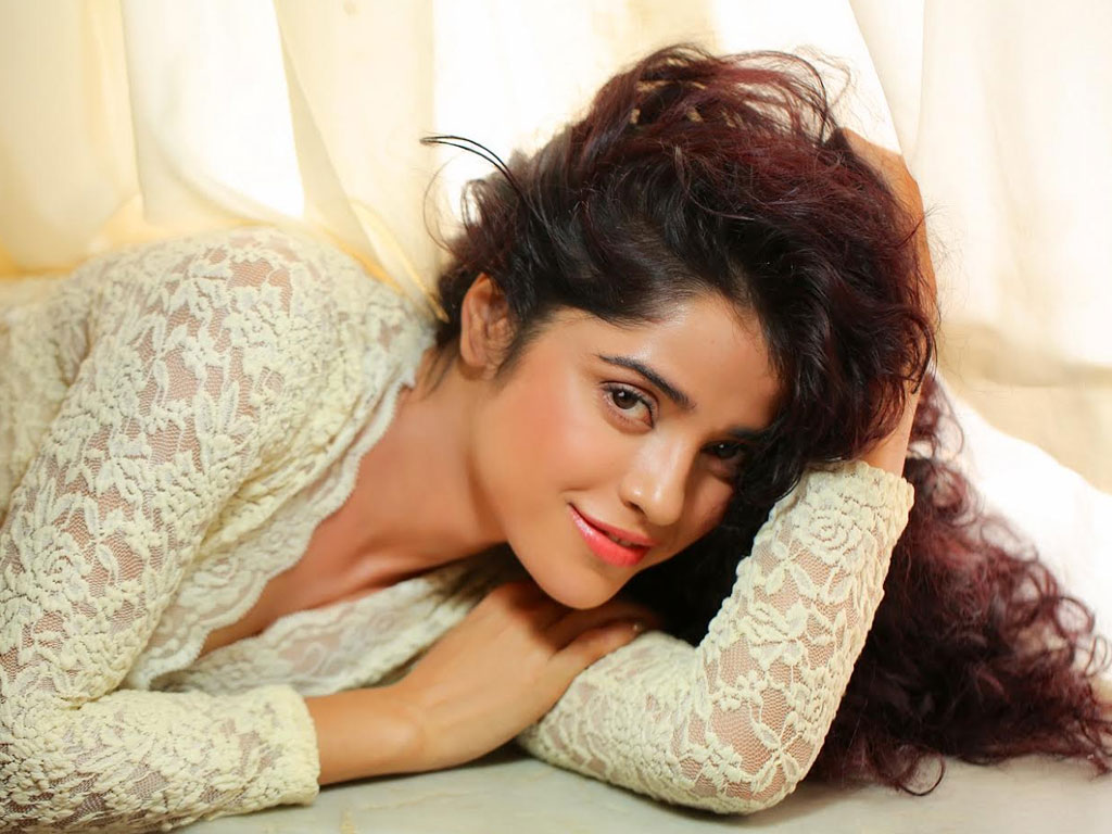 Piaa Bajpai HQ Wallpapers | Piaa Bajpai Wallpapers - 50265 - Oneindia ...