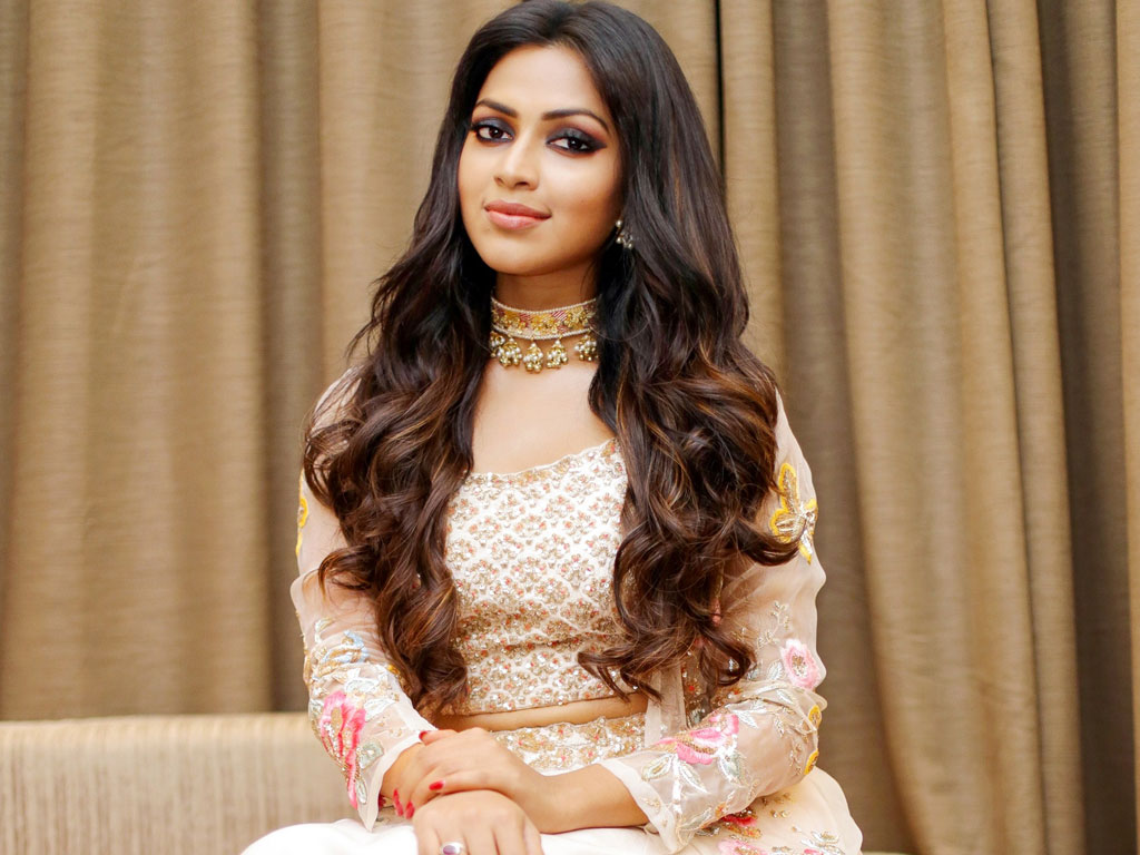 Amala Paul HQ Wallpapers | Amala Paul Wallpapers - 50363 - Oneindia ...