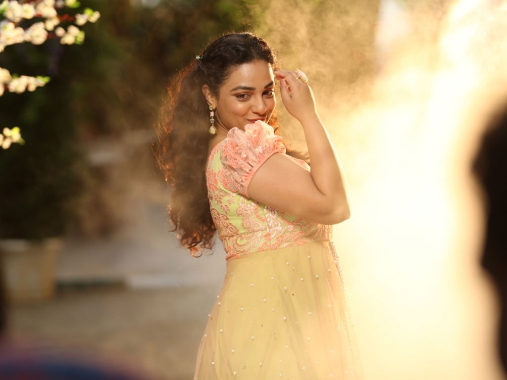 Nithya Menon HQ Wallpapers | Nithya Menon Wallpapers - 50418 - Oneindia ...