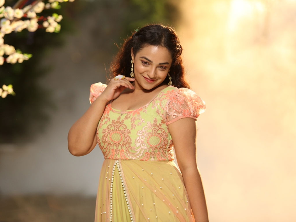 Nithya Menon HQ Wallpapers | Nithya Menon Wallpapers - 50417 - Oneindia ...