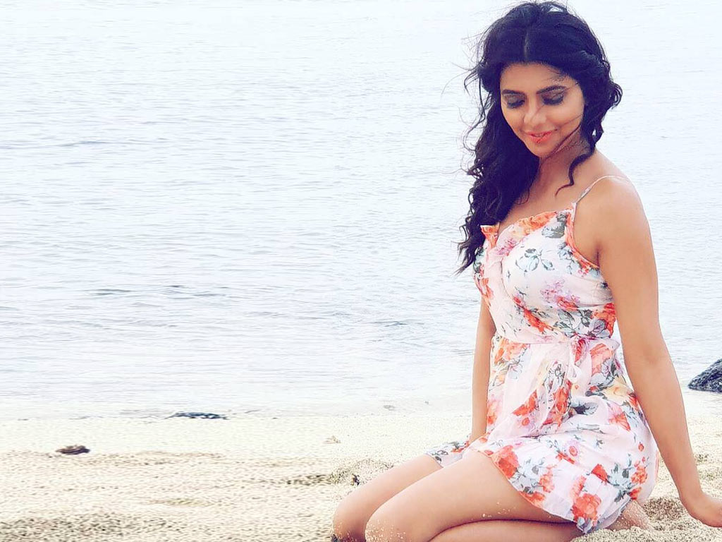 Ruhi Singh HQ Wallpapers | Ruhi Singh Wallpapers - 50859 - Oneindia ...