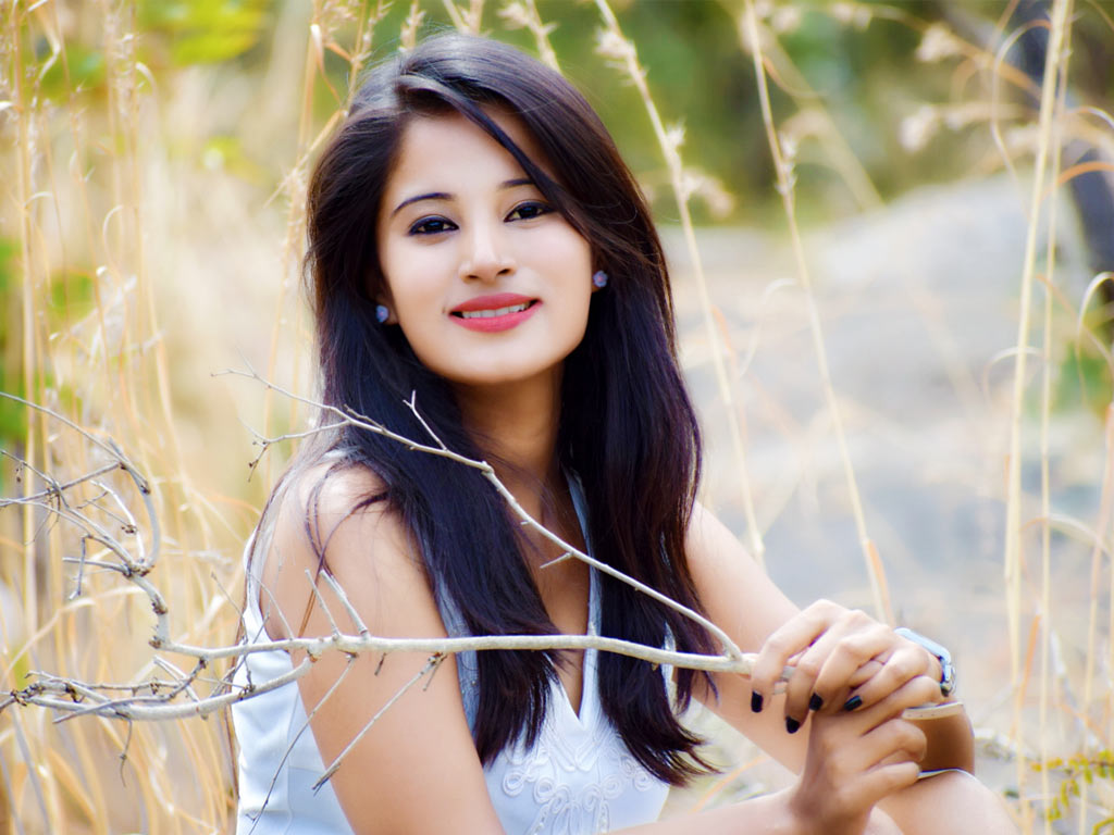 Anusha Rai HQ Wallpapers | Anusha Rai Wallpapers - 50886 - Oneindia ...
