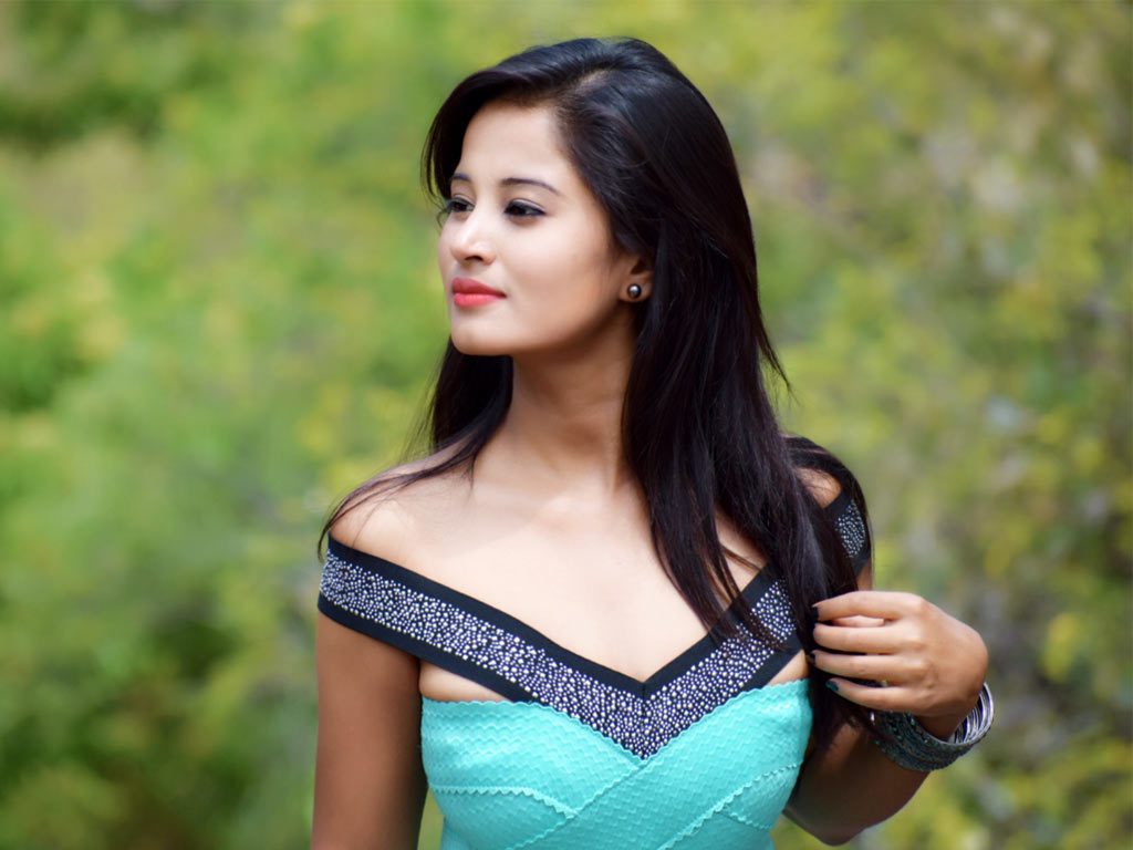 Anusha Rai HQ Wallpapers | Anusha Rai Wallpapers - 50890 - Oneindia ...