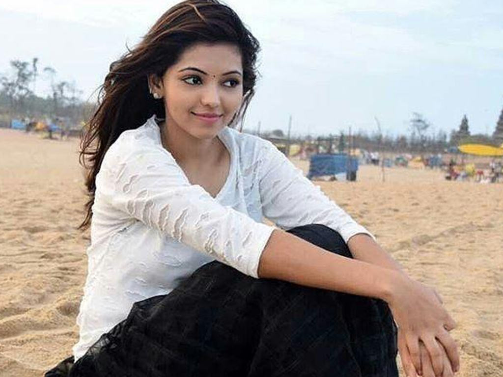 Athulya Ravi HQ Wallpapers | Athulya Ravi Wallpapers - 54261 - Oneindia ...